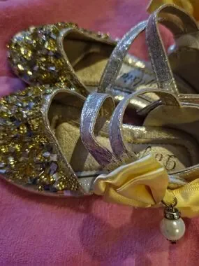 Shoes | Gold Sequinced Bow Dress Shoes For Girl Sz6 Toddlers | Poshmark